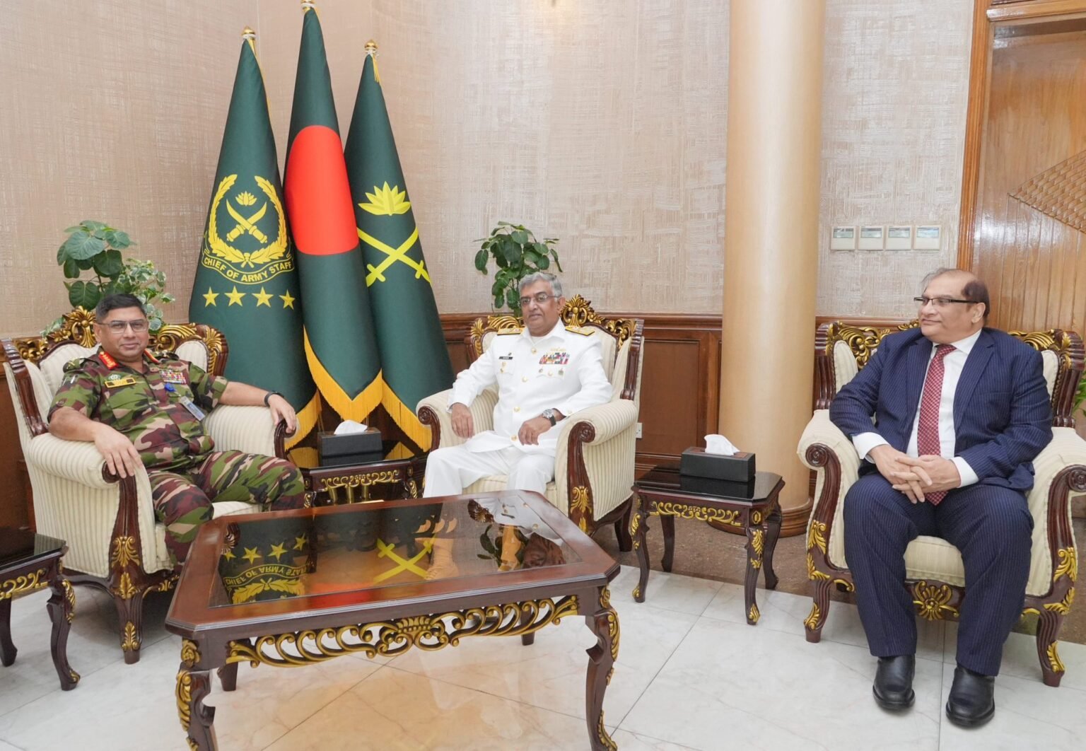 Pakistan Navy Chief Pays Courtesy Call on Army Chief - Business in ...