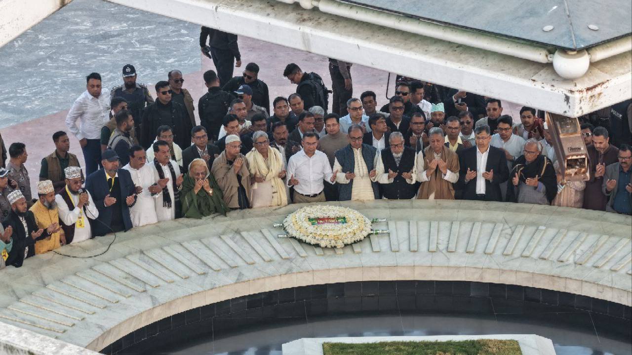 Tareque Rahman visits the grave of his father Ziaur Rahman after 18 ...